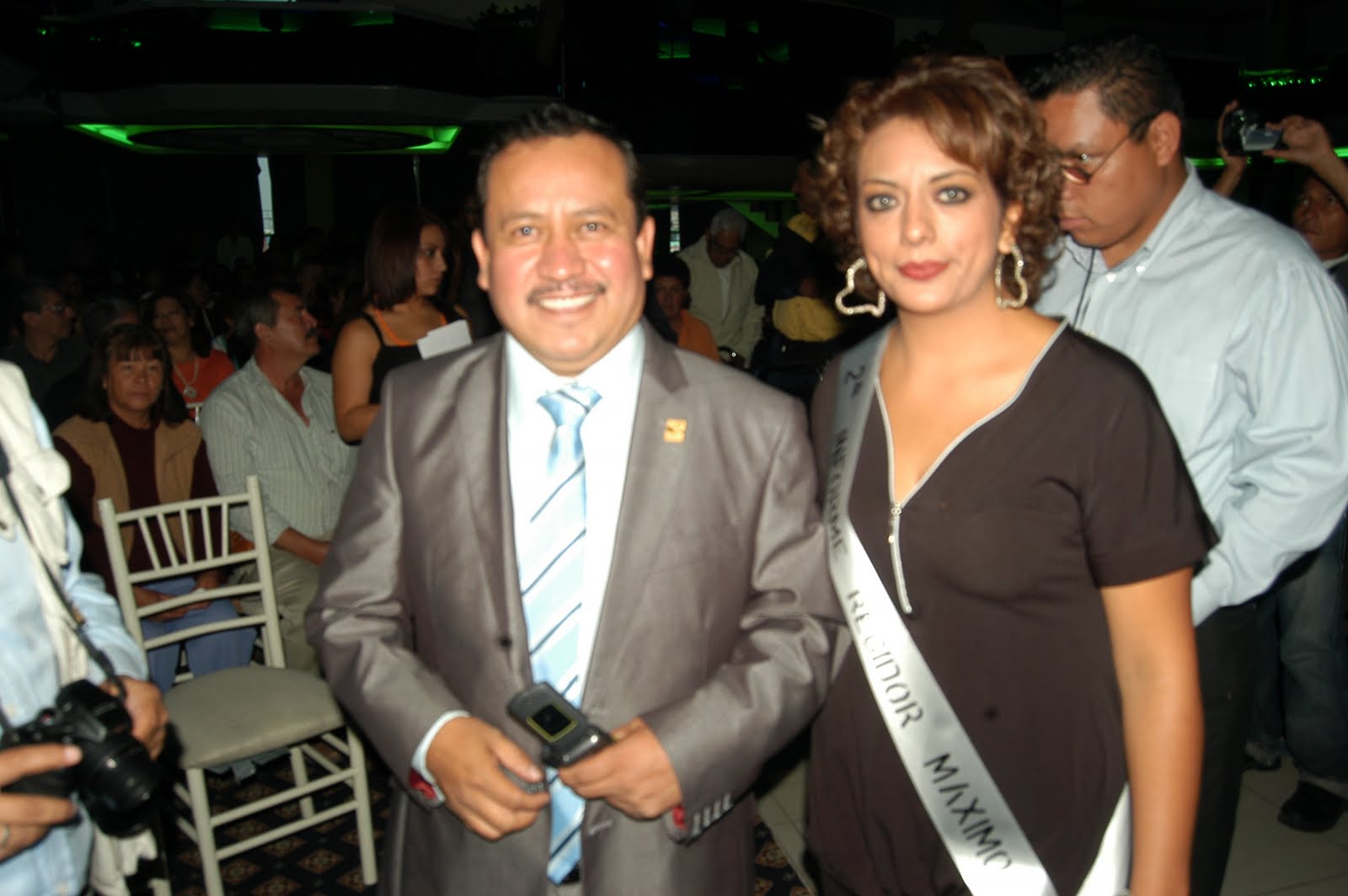 Cronista en la Política : Máximo Flores en su segundo informe de ...