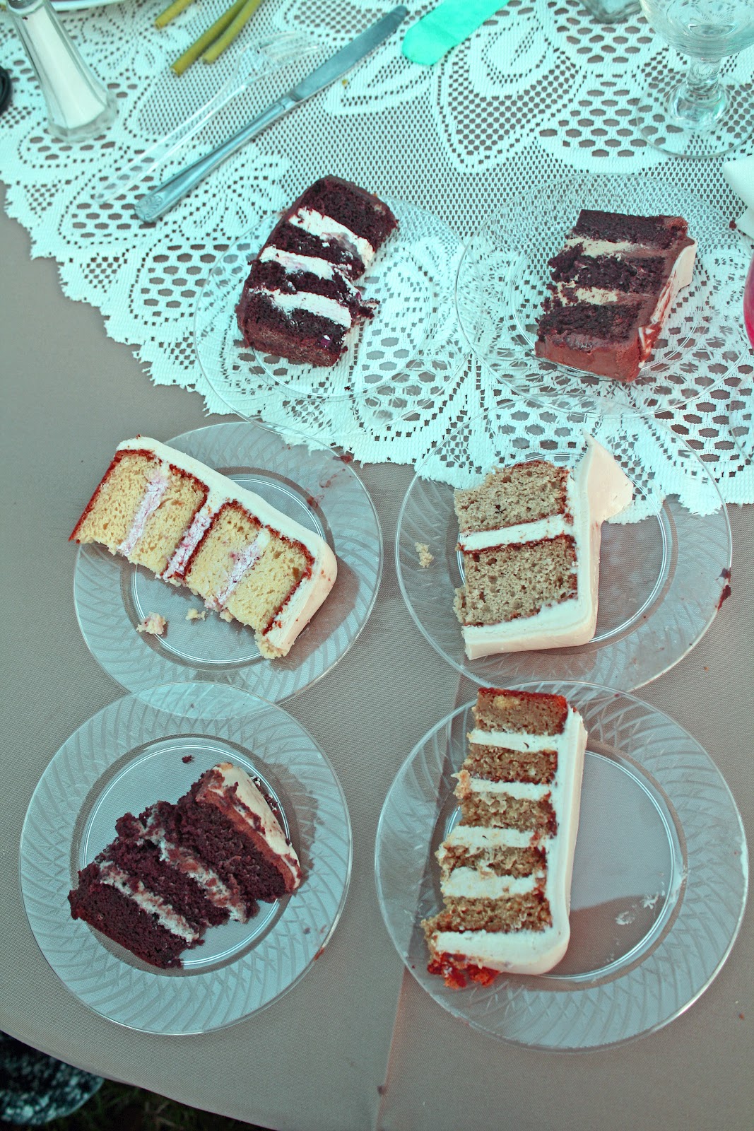 SAB Cakes!: Multiple wedding cakes with lace.