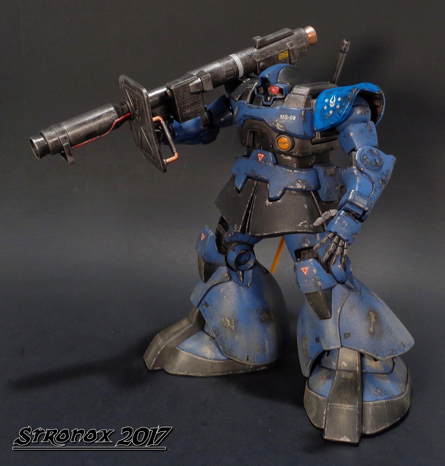 Stronox Custom Figures: Gunpla MG: Dom Custom