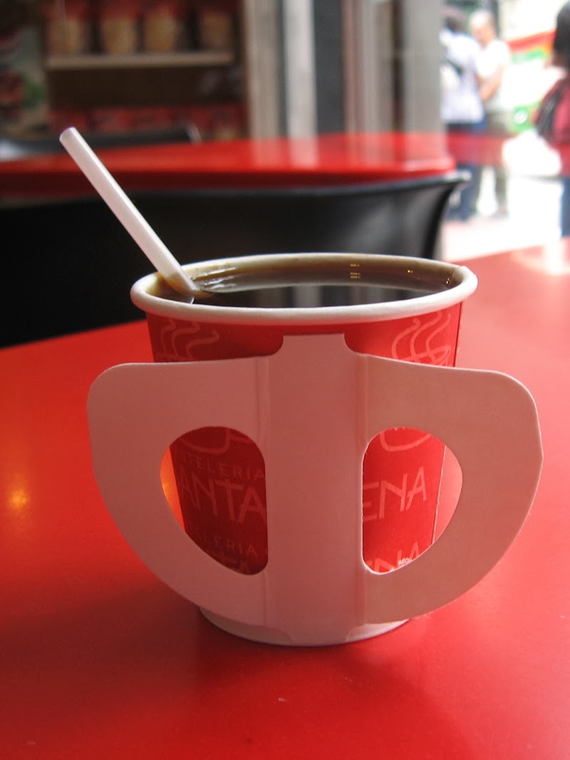Un curioso pocillo de café (Medellín, Colombia)