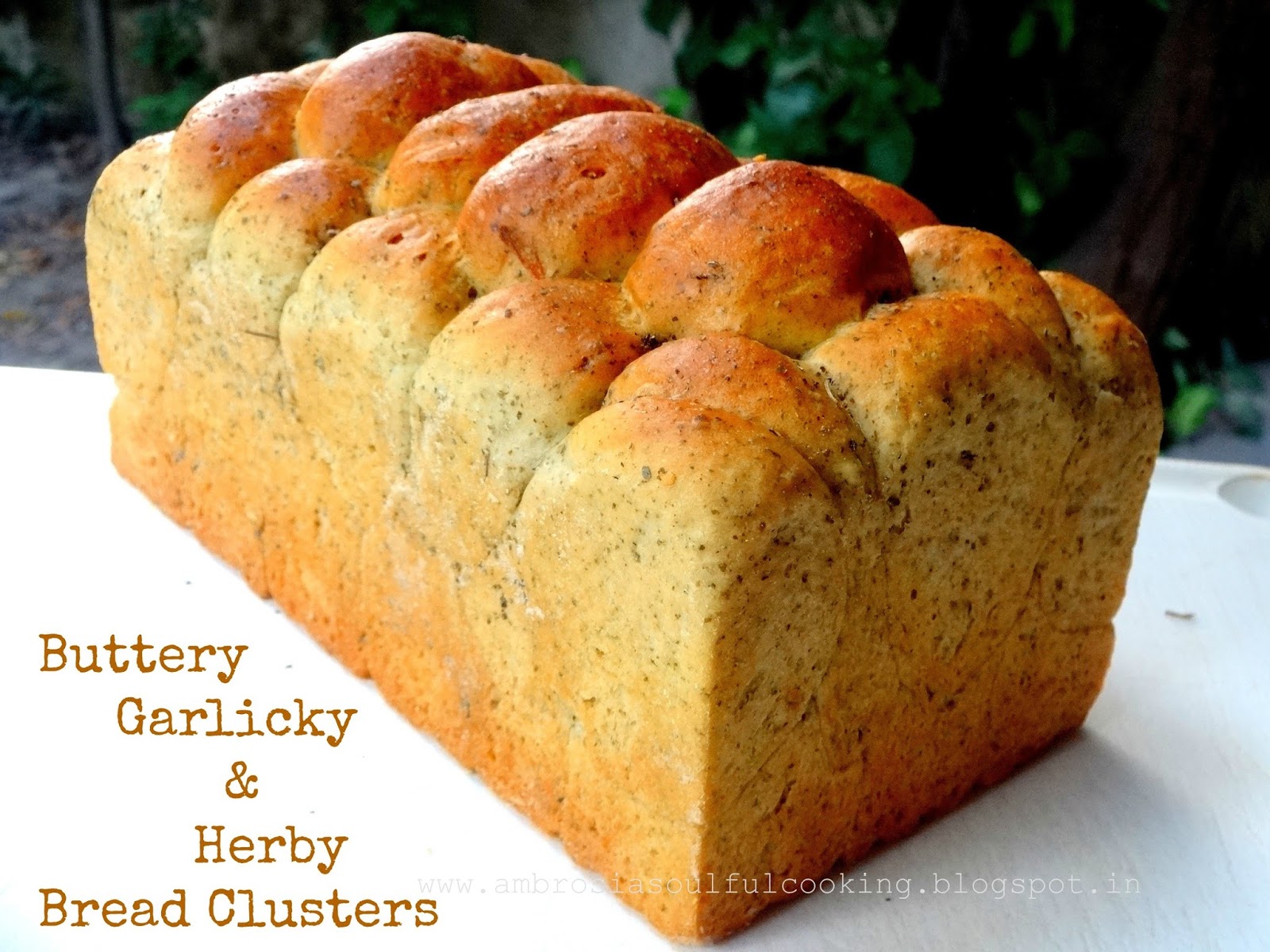 Garlic and Herb Pull Apart Cluster Bread | Garlic and Herb Pull Apart ...