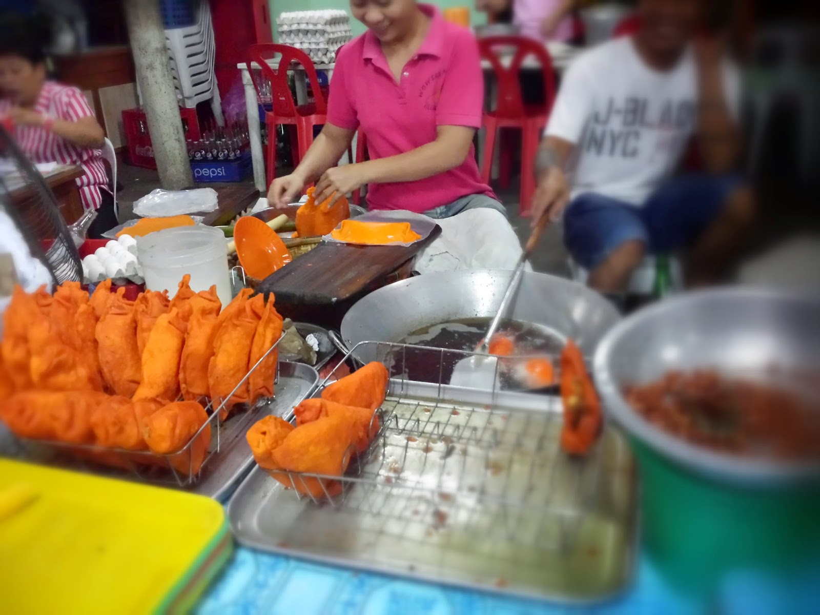 charlie's food trips: Batac Riverside Empanadaan