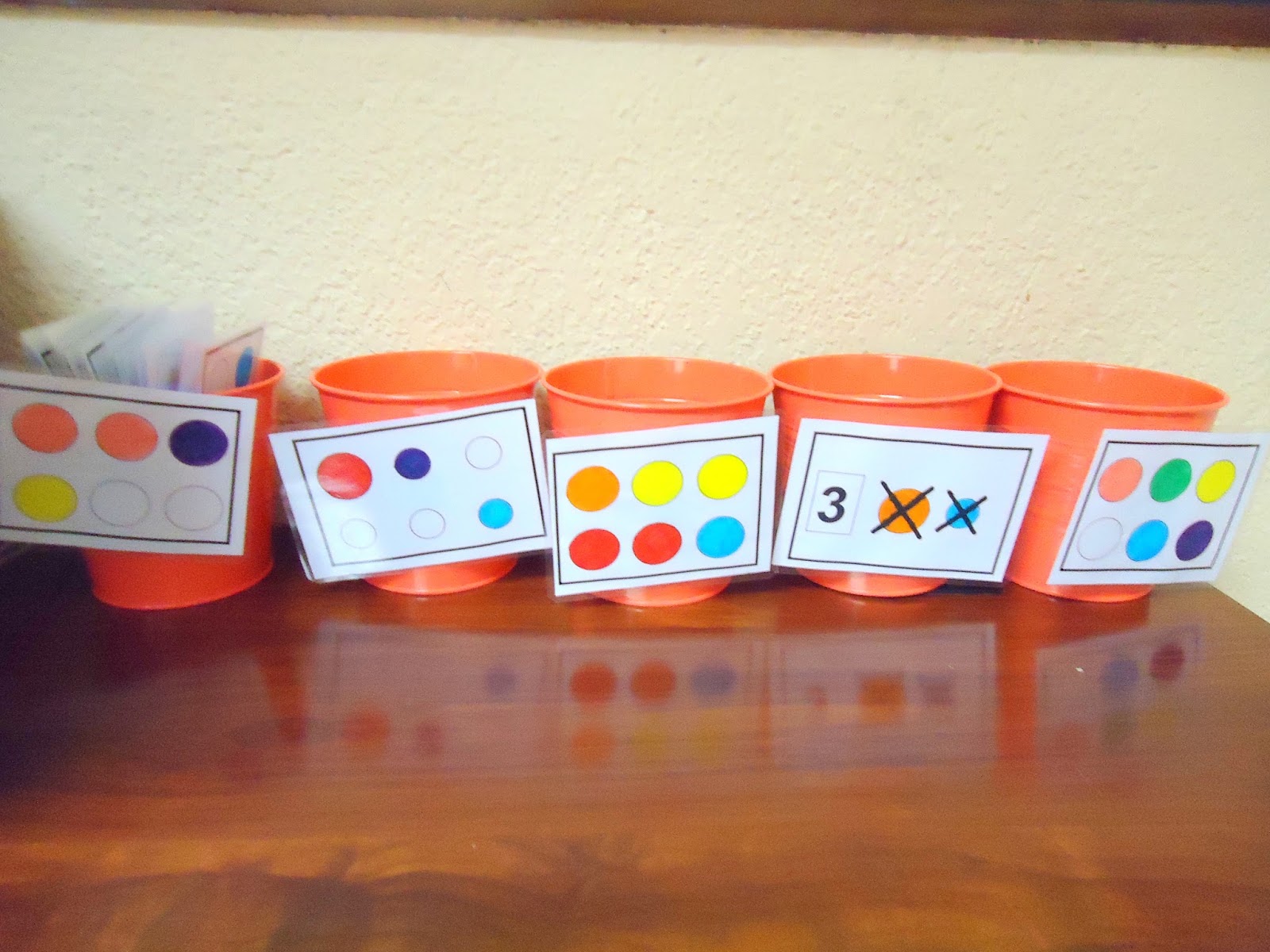 ENEBLOGGA: CREANDO JUEGOS MANIPULATIVOS CON BOTES