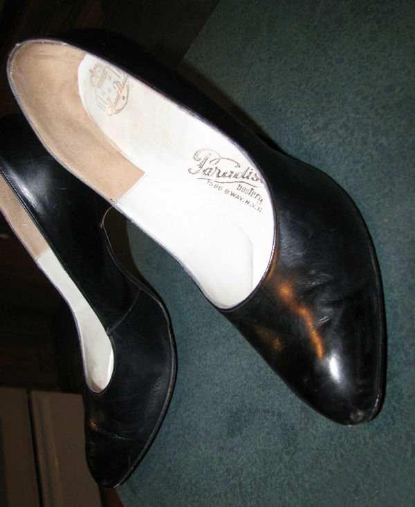 SMART FOOTWEAR FOR THE WOMAN WHO KNOWS: PARADISE BOOTERY | A NEW YORK ...