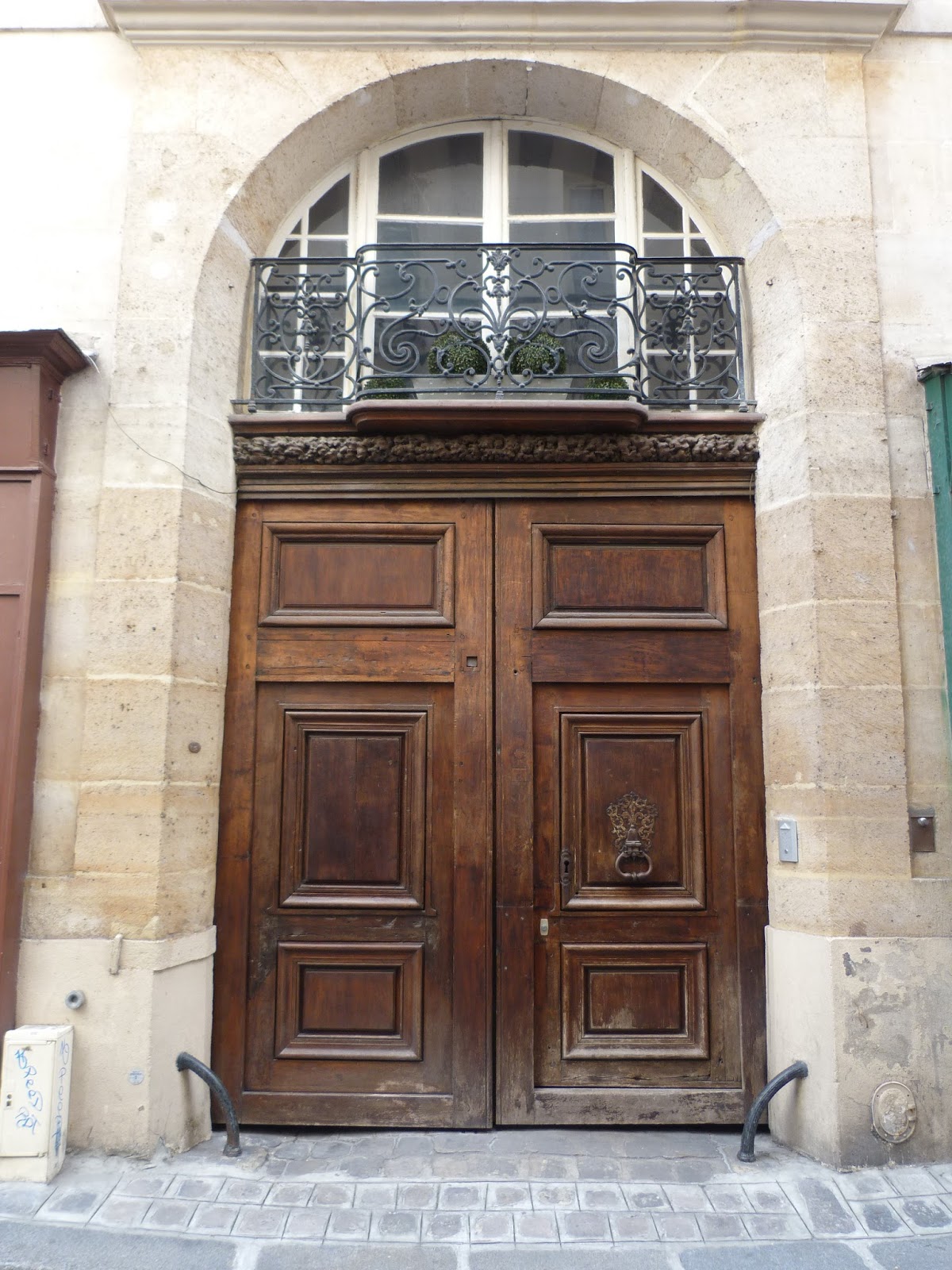 PARIS en détail, PARIS à la loupe: PARIS DE PORTE À PORTE