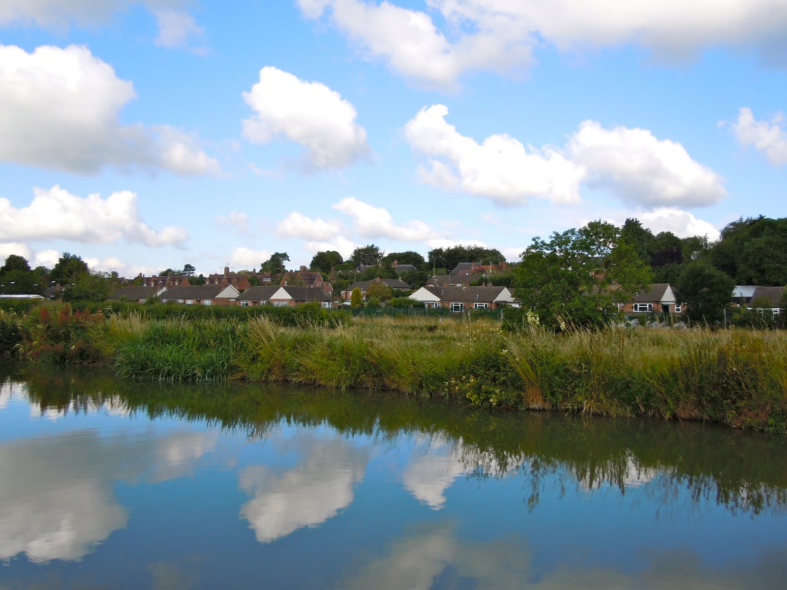 NB Rock 'n' Roll: Great Bedwyn, Kennet and Avon Canal, Wiltshire