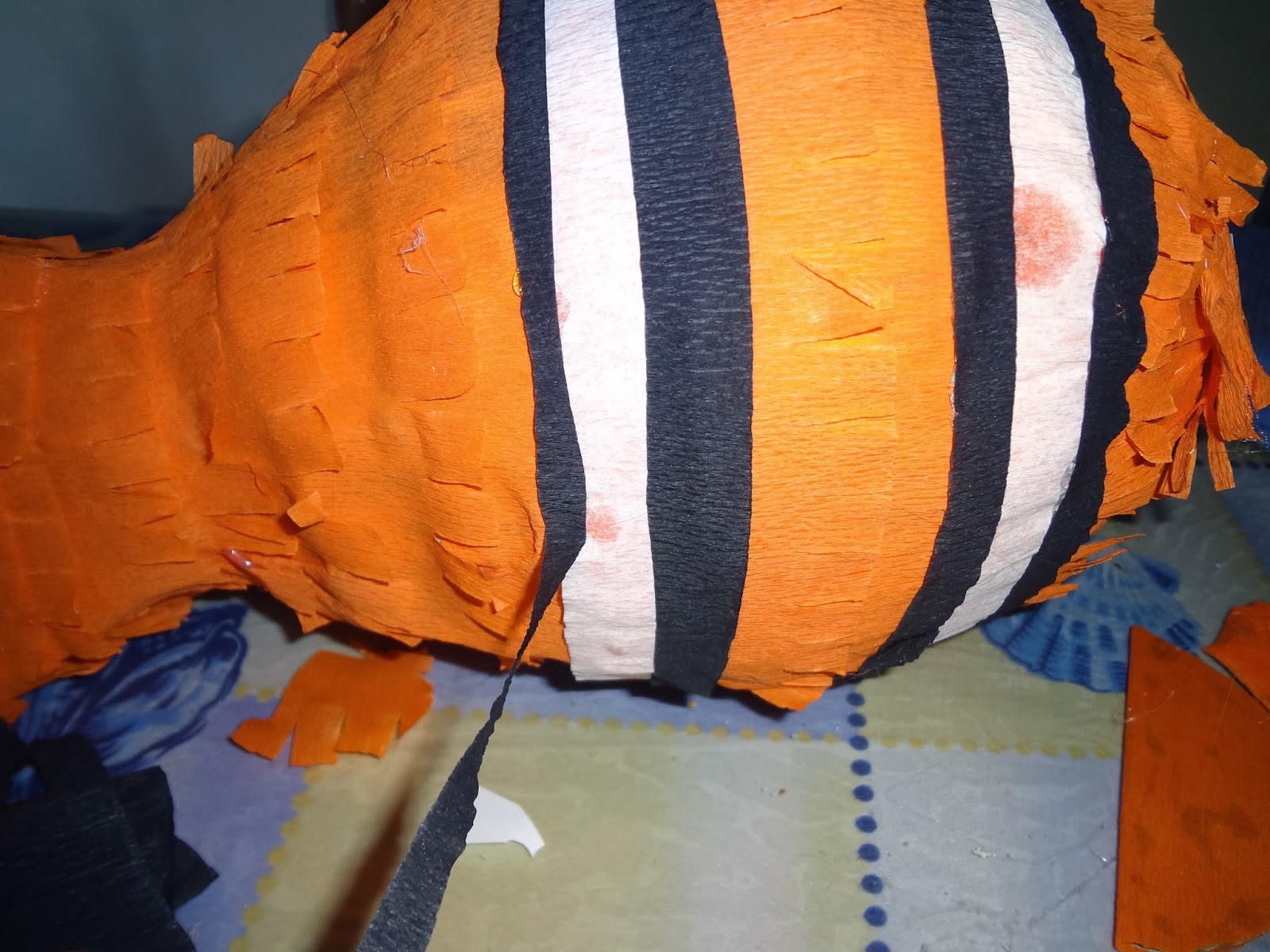 Demi's Art Attack: Πως να φτιάξετε μια πινιάτα (Μέρος Β) - Nemo pinata ...