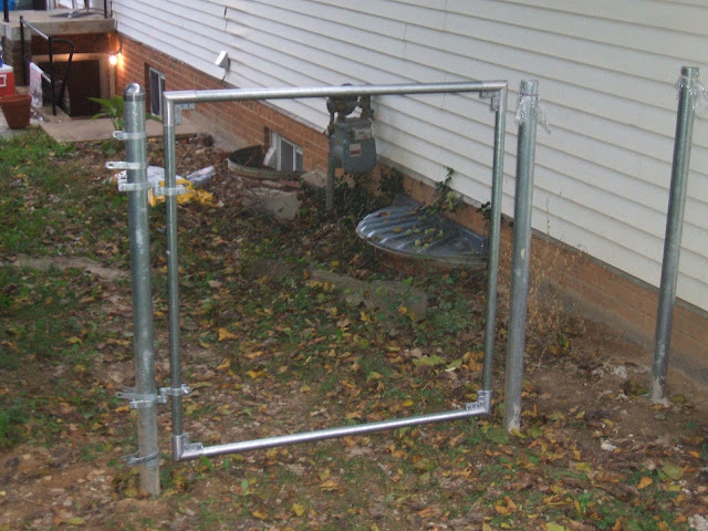 DIYnewbies: How to Build a Chain Link Gate