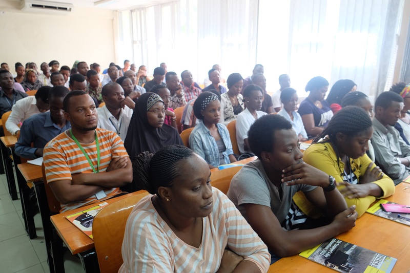 MATUKIO @ MICHUZI BLOG: TRA WAZINDUA JUMUIYA YA WANAFUNZI WA KODI ...