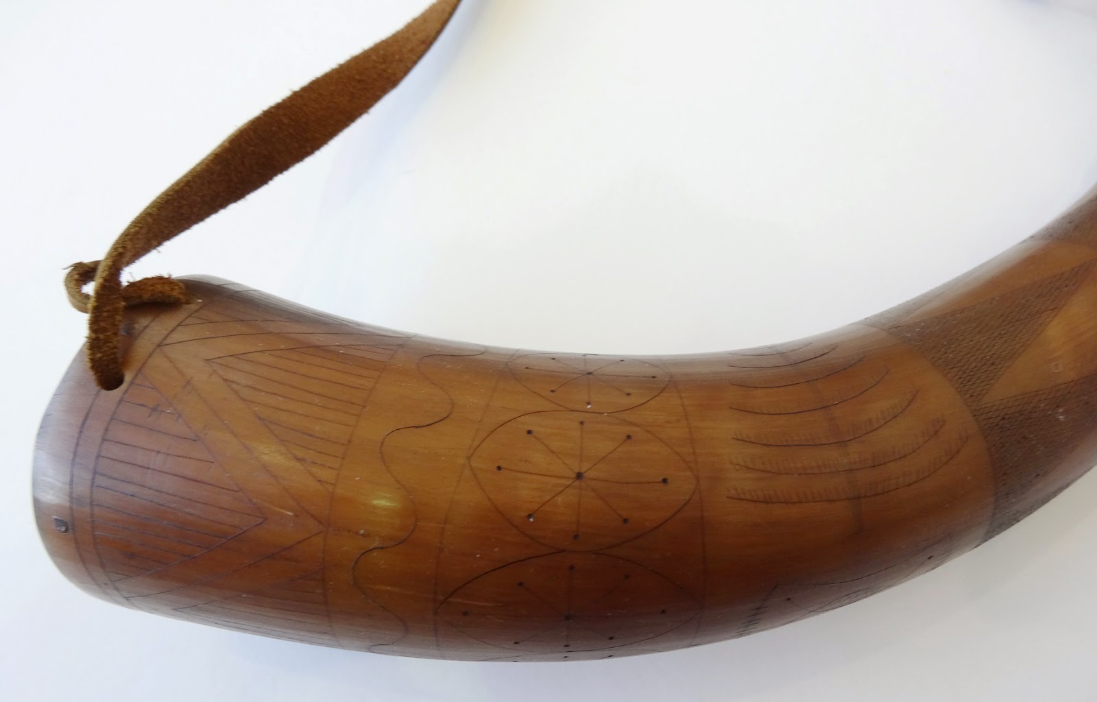 Contemporary Makers: Powder Horn by Mike Small