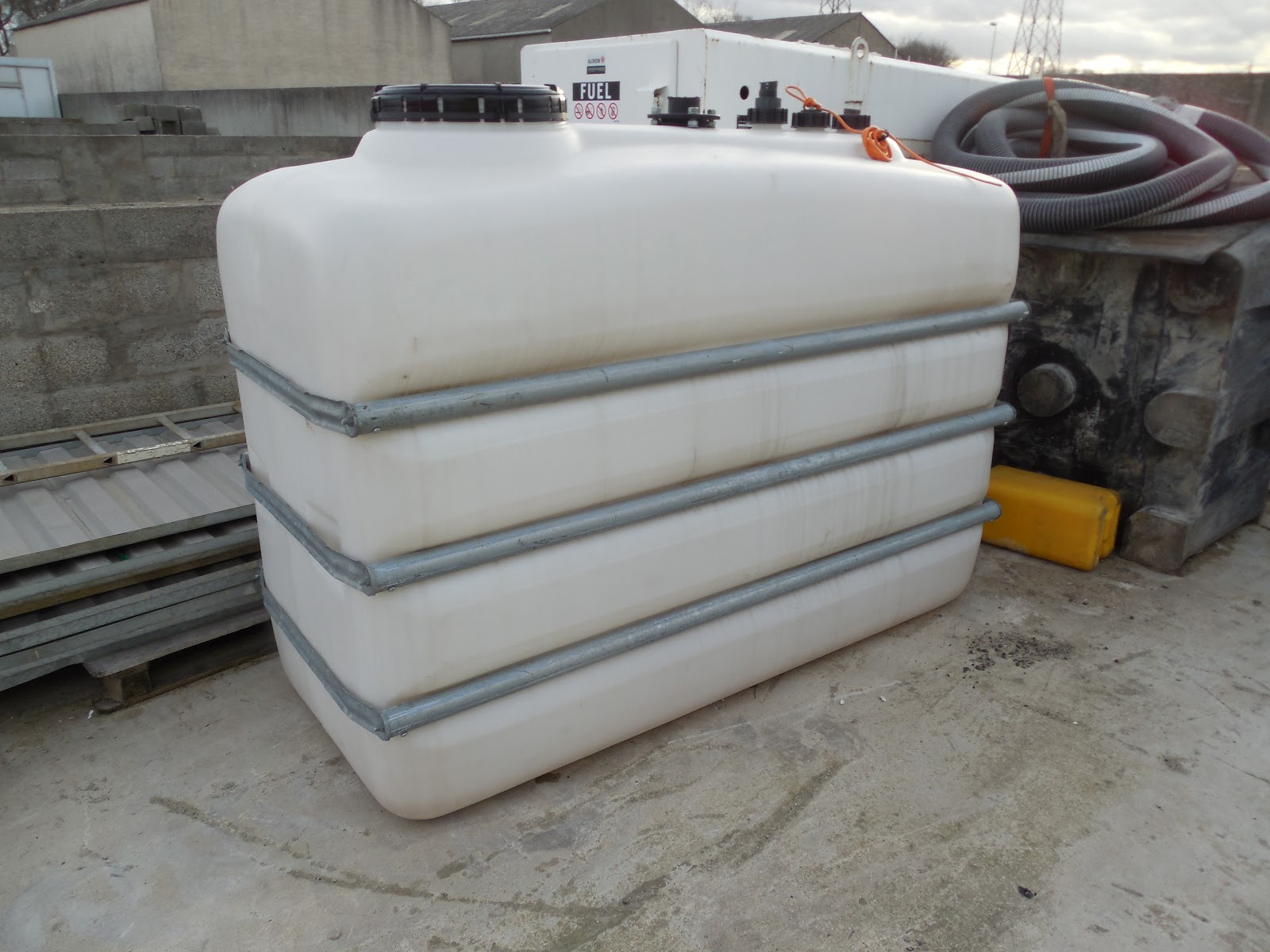 FOSMAT - Matériels d'Occasion et de Location : CUVE PVC 3000 LITRES