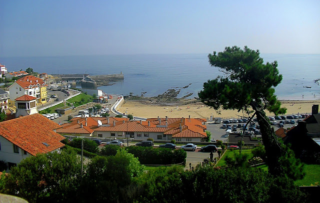 playas y paseos por la costa: VISTAS DE LA PLAYA DE COMILLAS