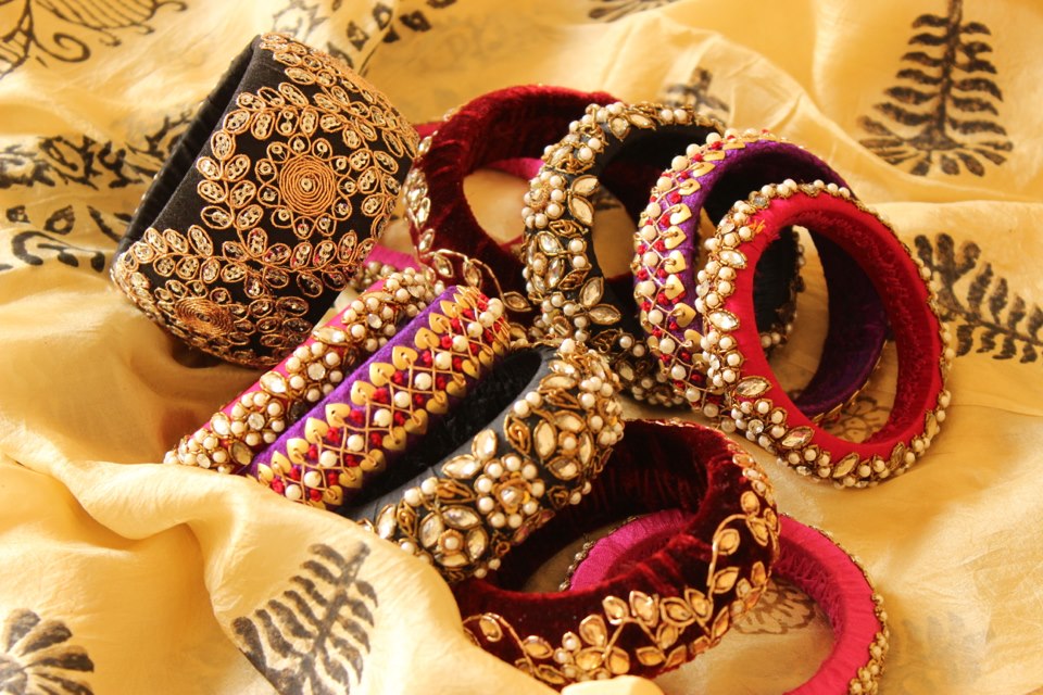 world of ethnic fashion !!!: Bangles