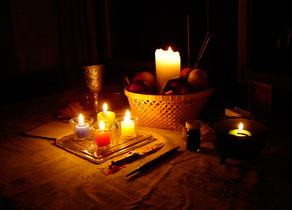 La magia de la Diosa: Hechizos con velas de colores