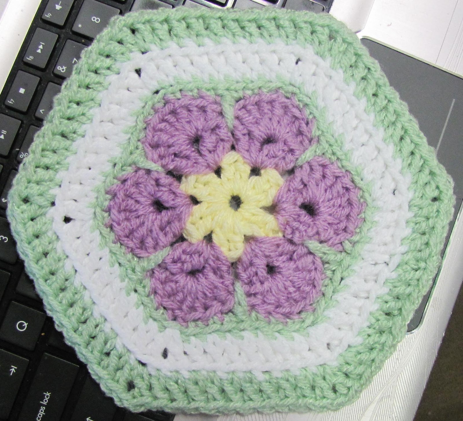 Stitchduchess Crazy & Sane Quilting World: More Hexi Flowers