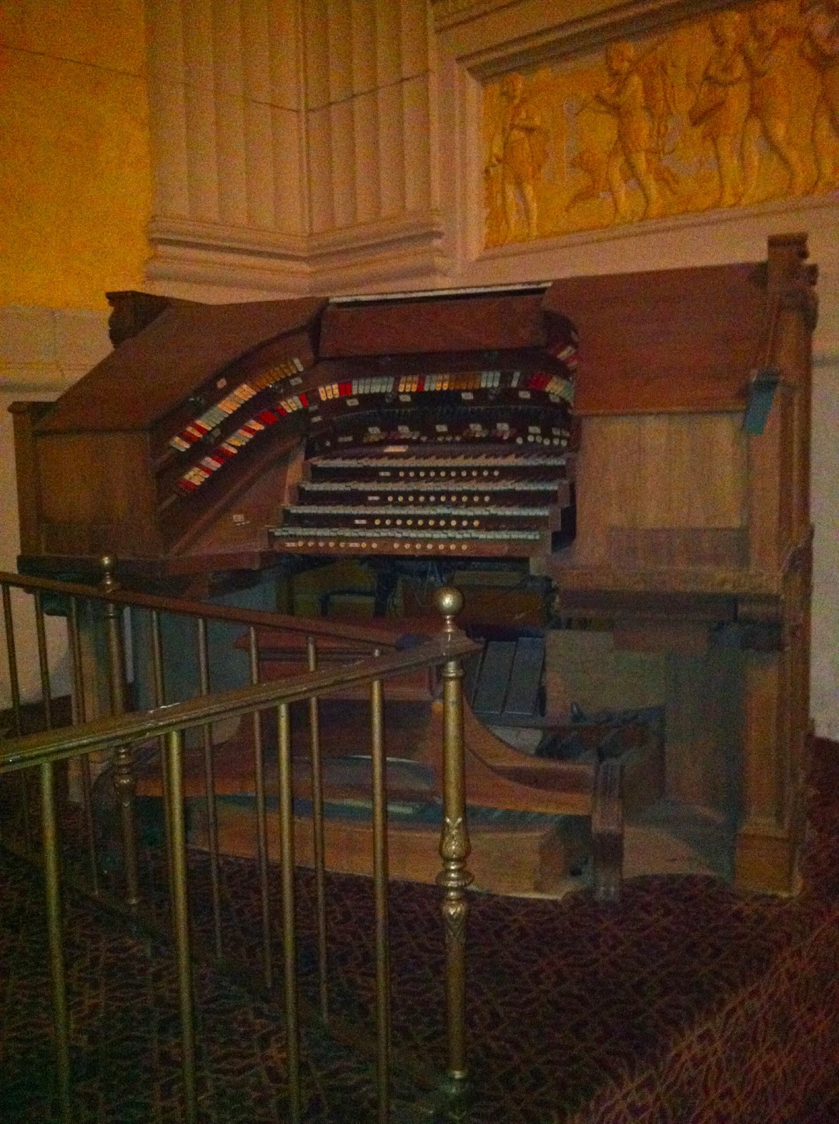 Old Hollywood, New Glitz: Pipe Organs, Chili Peppers, and Prohibition ...
