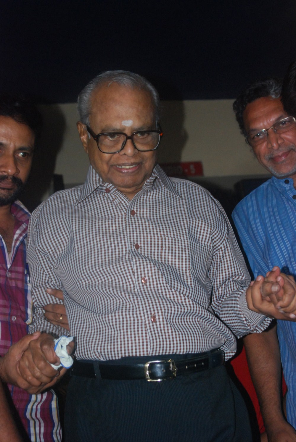 Thillu Mullu Movie Special Show - Hot PHOTOSHOOT Bollywood, Hollywood ...