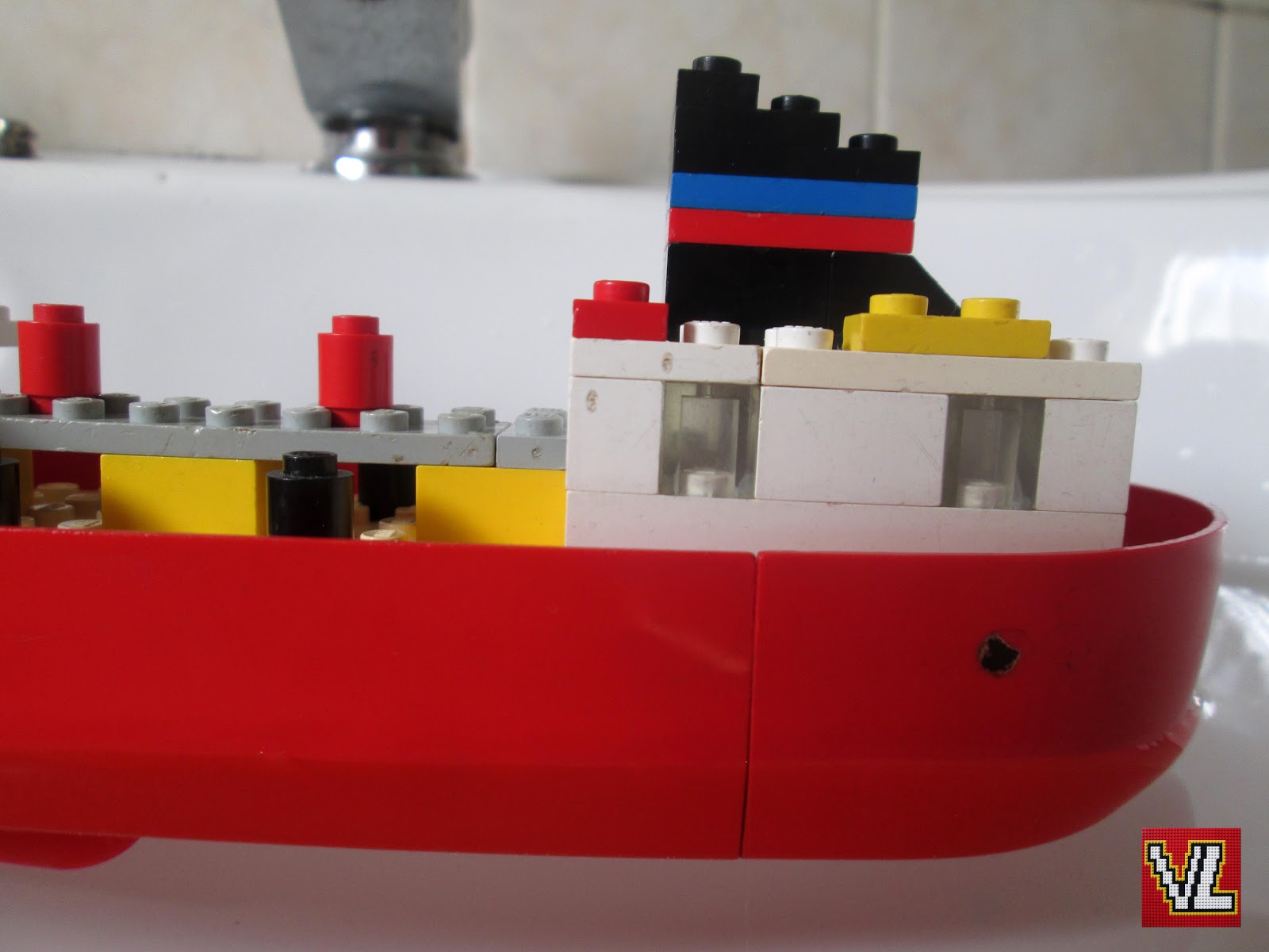 VIVOLEGO: Cargo ship