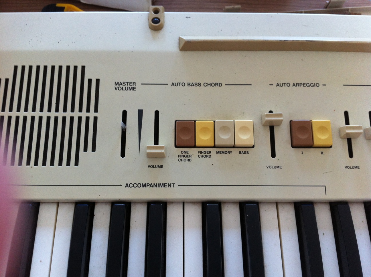 Audio Travels: Wurlitzer/Hohner P100 Portable Keyboard