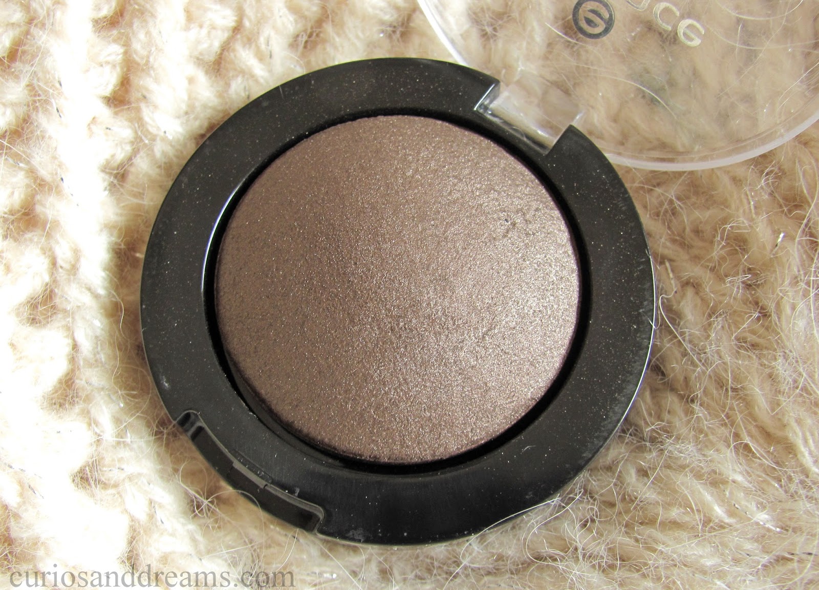 Essence I Love Nude Eyeshadow, Coffee Bean : Review - Curios and Dreams ...
