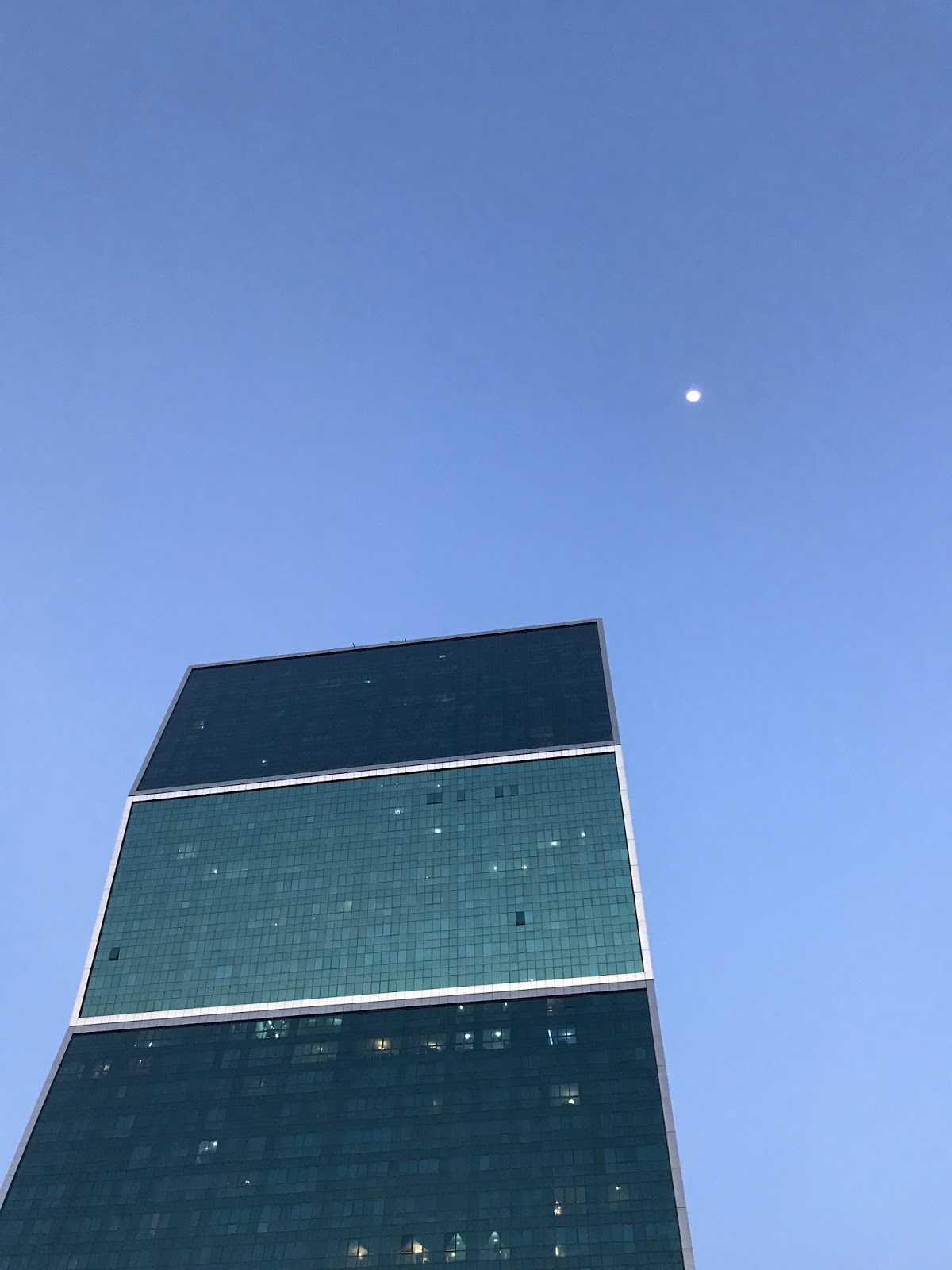 A I MOXIE: The Extraordinary Ordinary - Zig Zag Tower & the Moon, Doha...