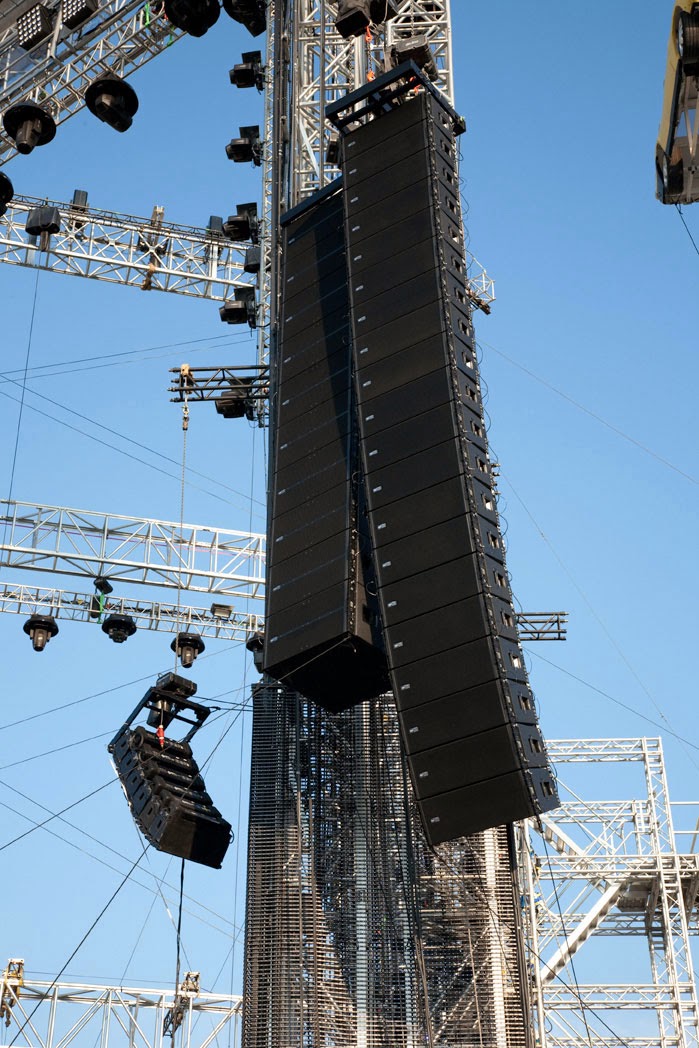 ILLIFIC WORLD: RCF WORLD CLASS LINE ARRAY SPEAKERS RENTAL PROMO