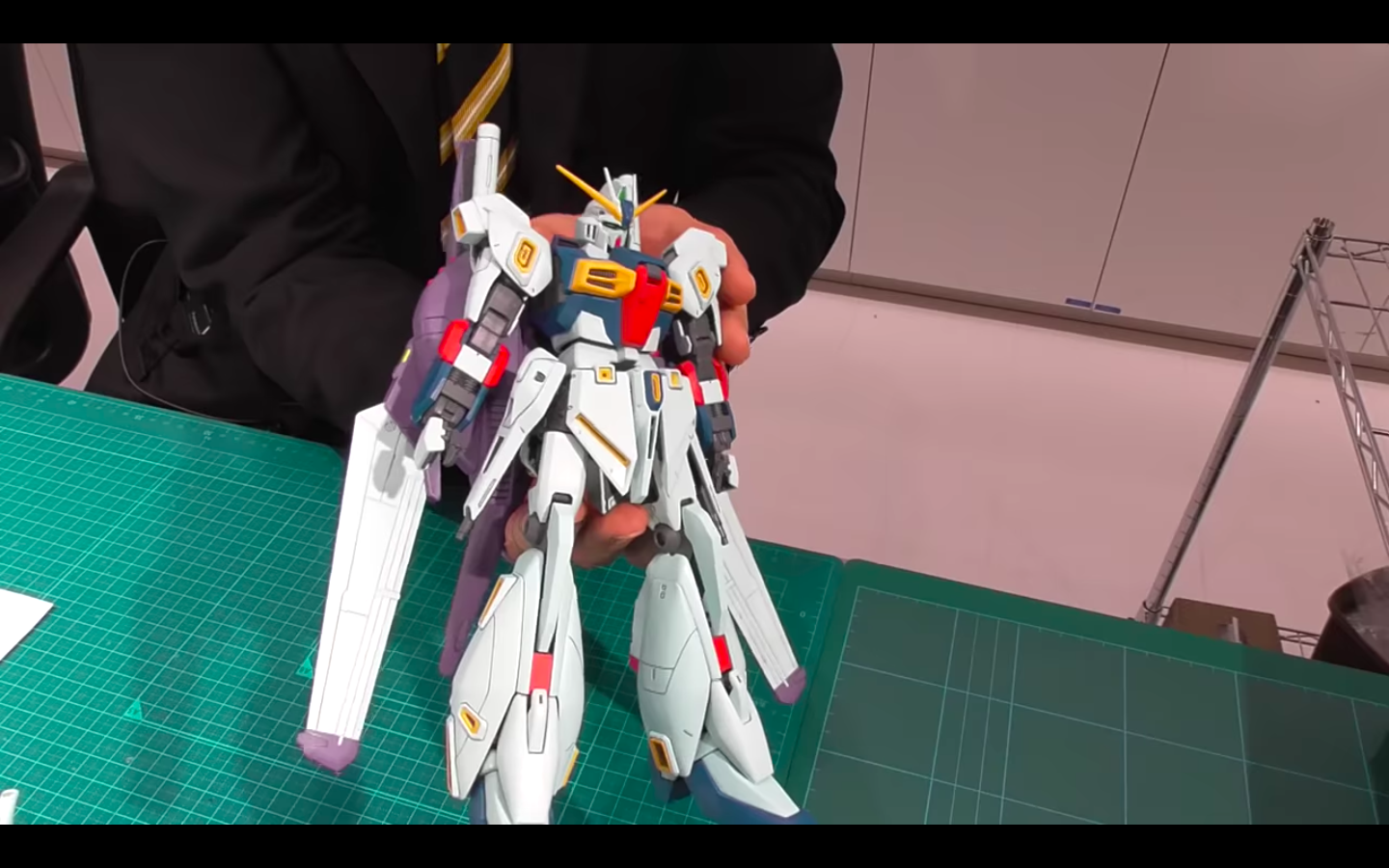 Gundam Base Tokyo Live Compares Re-GZ Custom and Re-GZ MG Kits