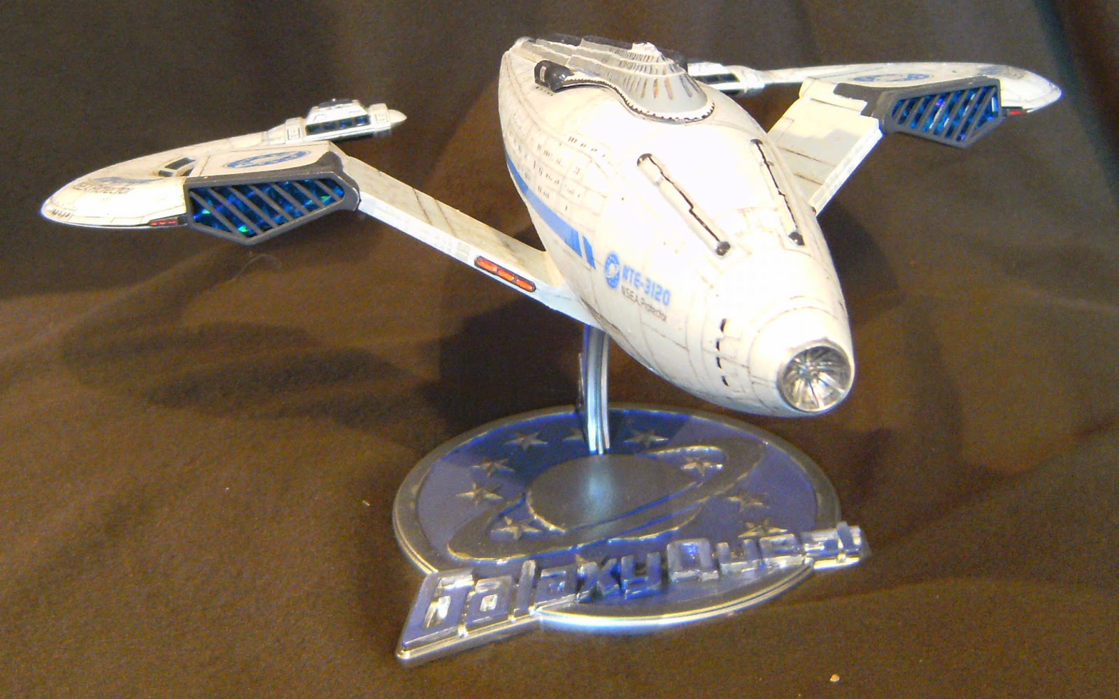 Happyscale-Modellbau: N.S.E.A. Protector (Galaxy Quest) - Pegasus Model ...