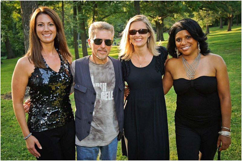 MOrmenese - Johnny Rivers: August 2011