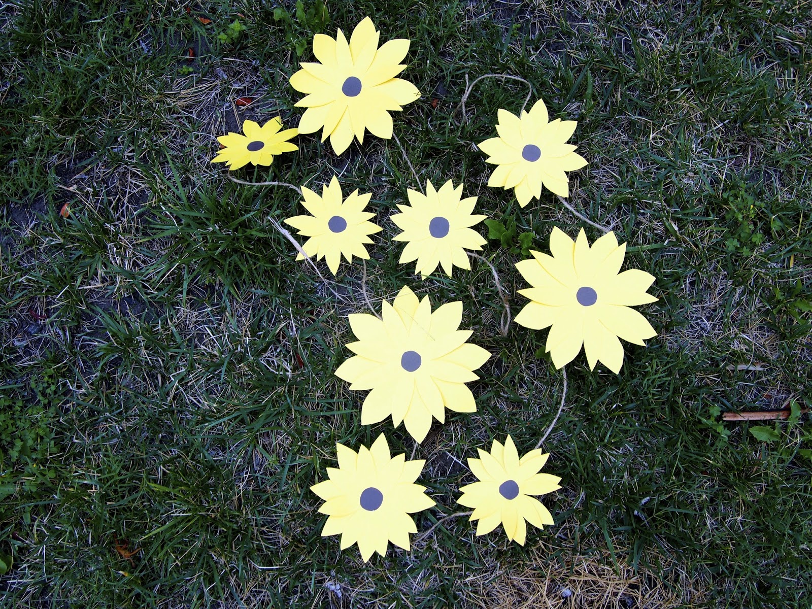 Paper Sunflower Chain • Bring light into any room!
