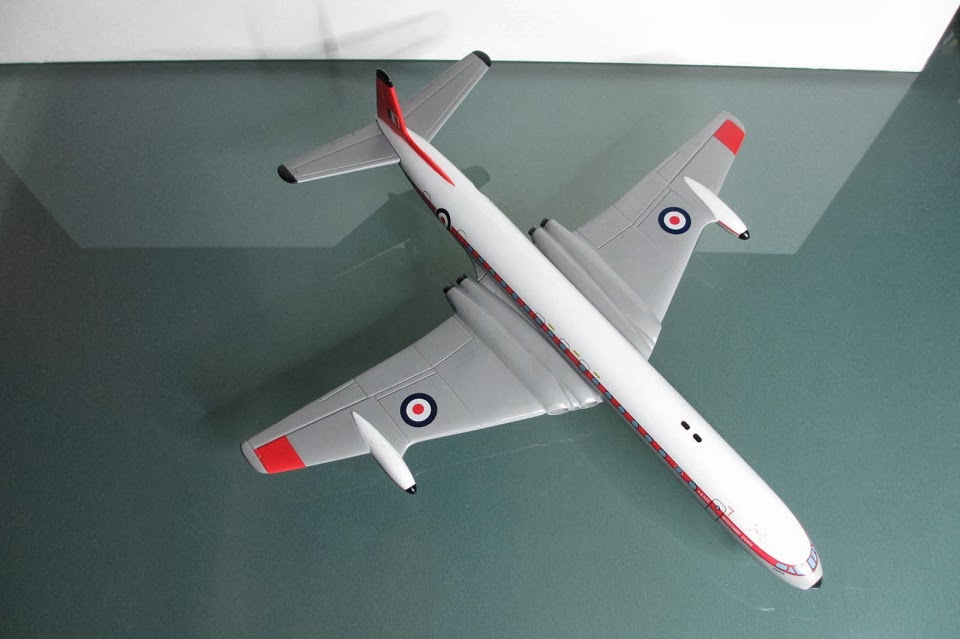 1/144 airbattle: 1/144 De Havilland Comet - by Corgi