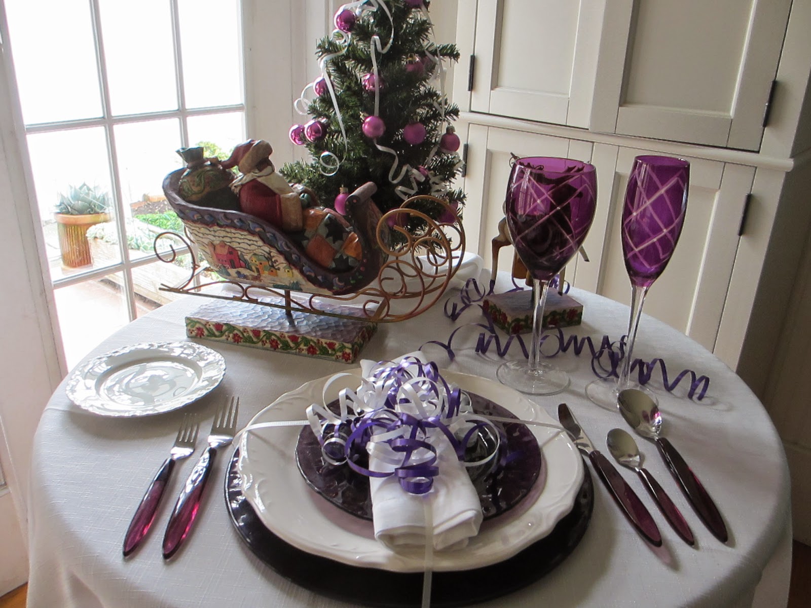 Table for One: Jim Shore Santa Table for One