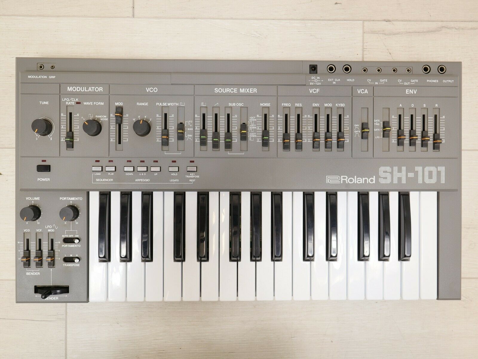 MATRIXSYNTH: Roland SH-101