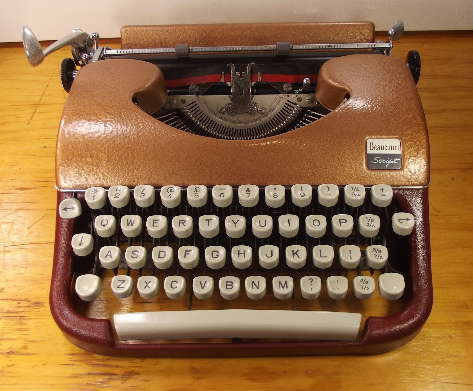 oz.Typewriter: Beaucourt (Japy) Script Portable Typewriter: A Revamp