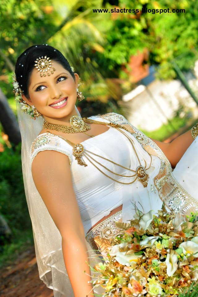 srilankan actress picture gallery: Jayani Chathurangika