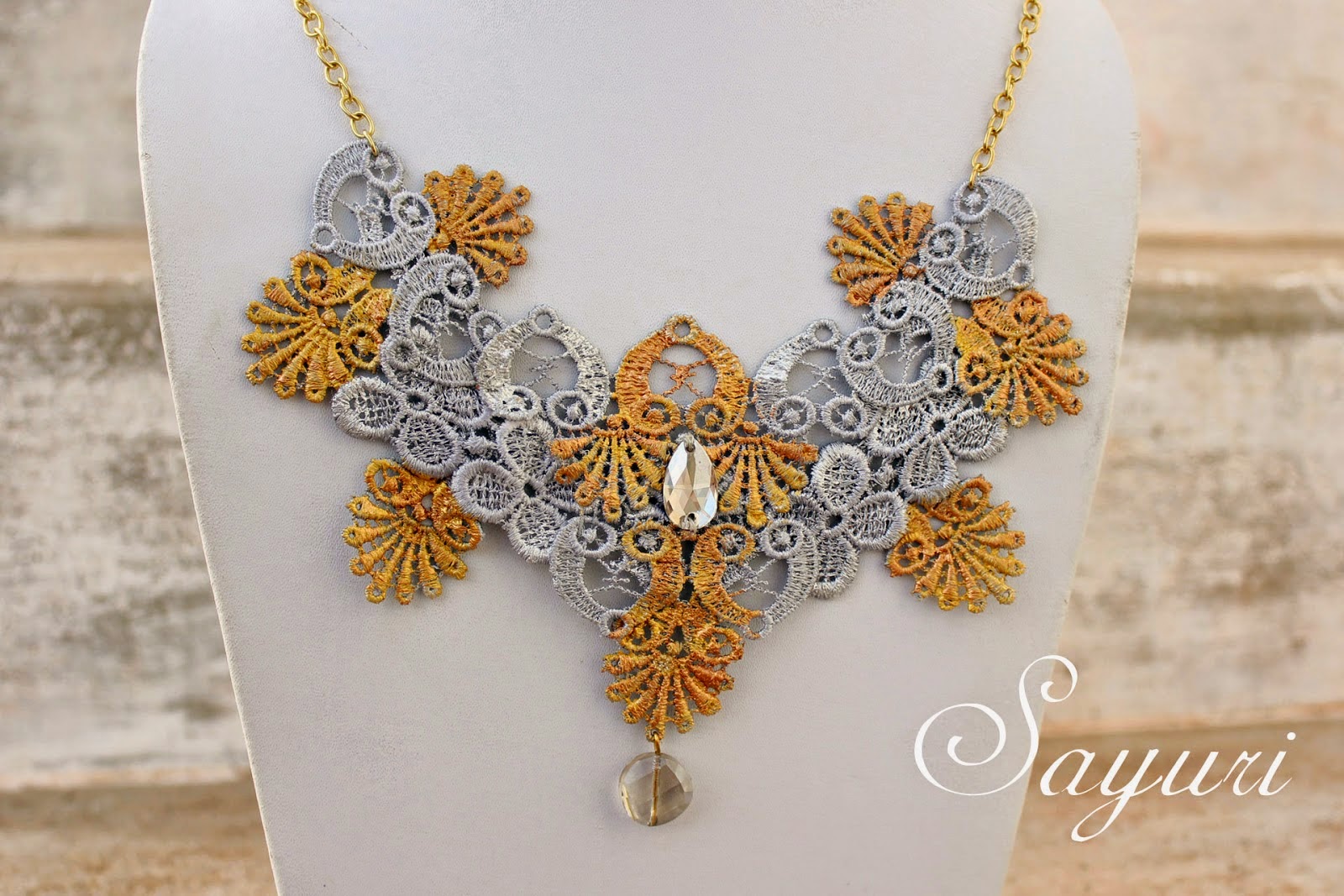 Totally Tutorials: Tutorial - How to Make a Metallic Lace Necklace