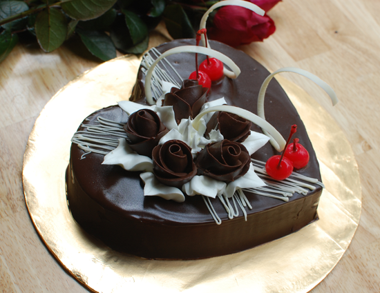 Banh sinh nhat hinh trai tim - cua cuon - cua kinh 2