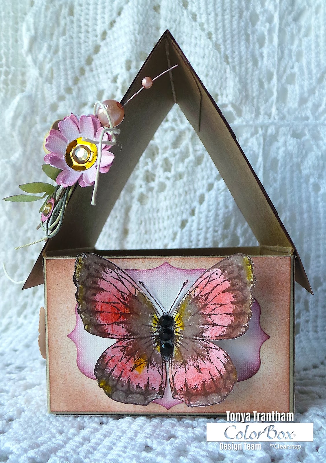 Creative Addiction to Paper: Butterfly House Gift Box