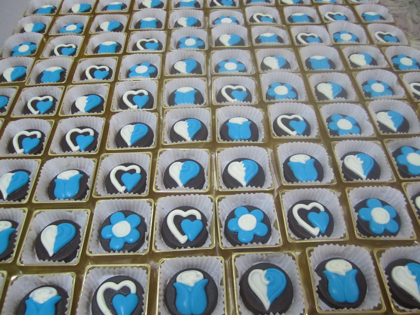 Lynn's Lovely Homemade: 100 CHOCOLATE OREO THEME BIRU/PUTIH