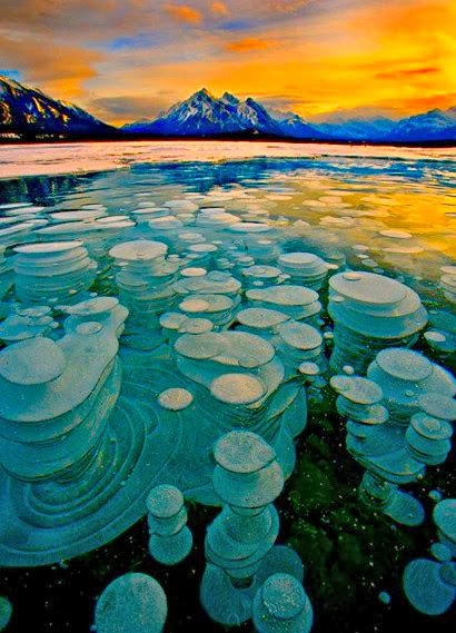 The Frozen Bubbles of Alberta, Canada’s Abraham Lake; the Dangerous ...