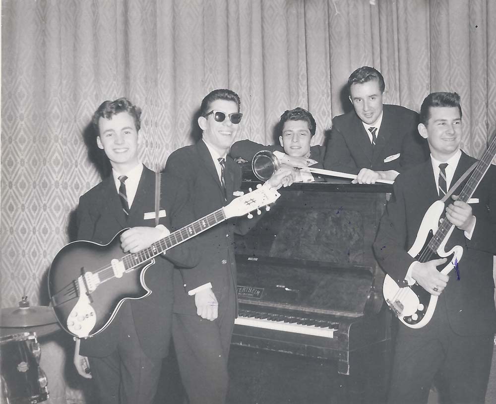 Vinyoleum: The Thunderbirds - 1999 - The Thunderbirds FLAC