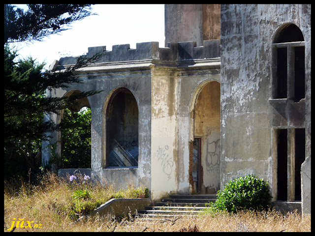 juxtapose: Cargill's Castle, Dunedin, New Zealand