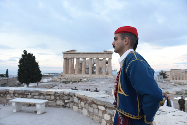 ΕΛΛΑΝΙΑ ΠΥΛΗ: ΙΕΡΟΤΕΛΕΣΤΙΑ στην Ακρόπολη! Η πρώτη έπαρση Σημαίας για το ...