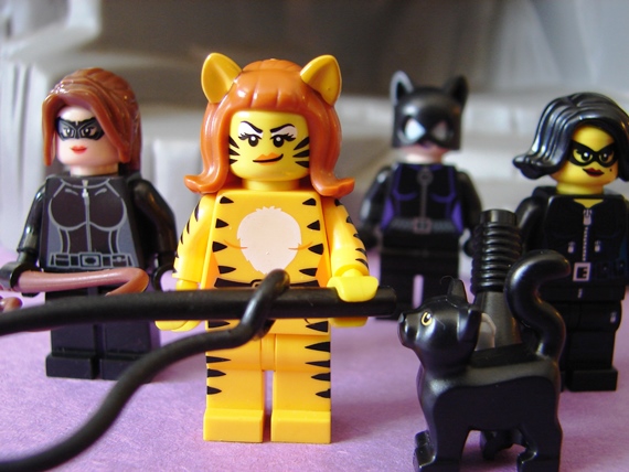 Toyriffic: LEGO Minifigures Series 15 Cat Burglar and Friends