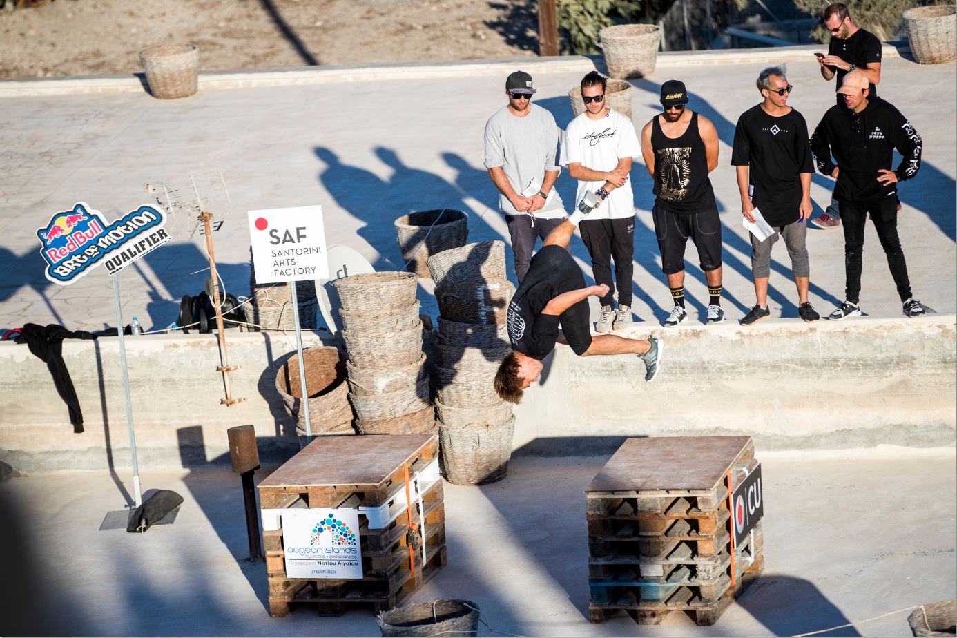 Naxos Fan: 7ο Red Bull Art of Motion στη Σαντορίνη: Ένα υπερθέαμα ...