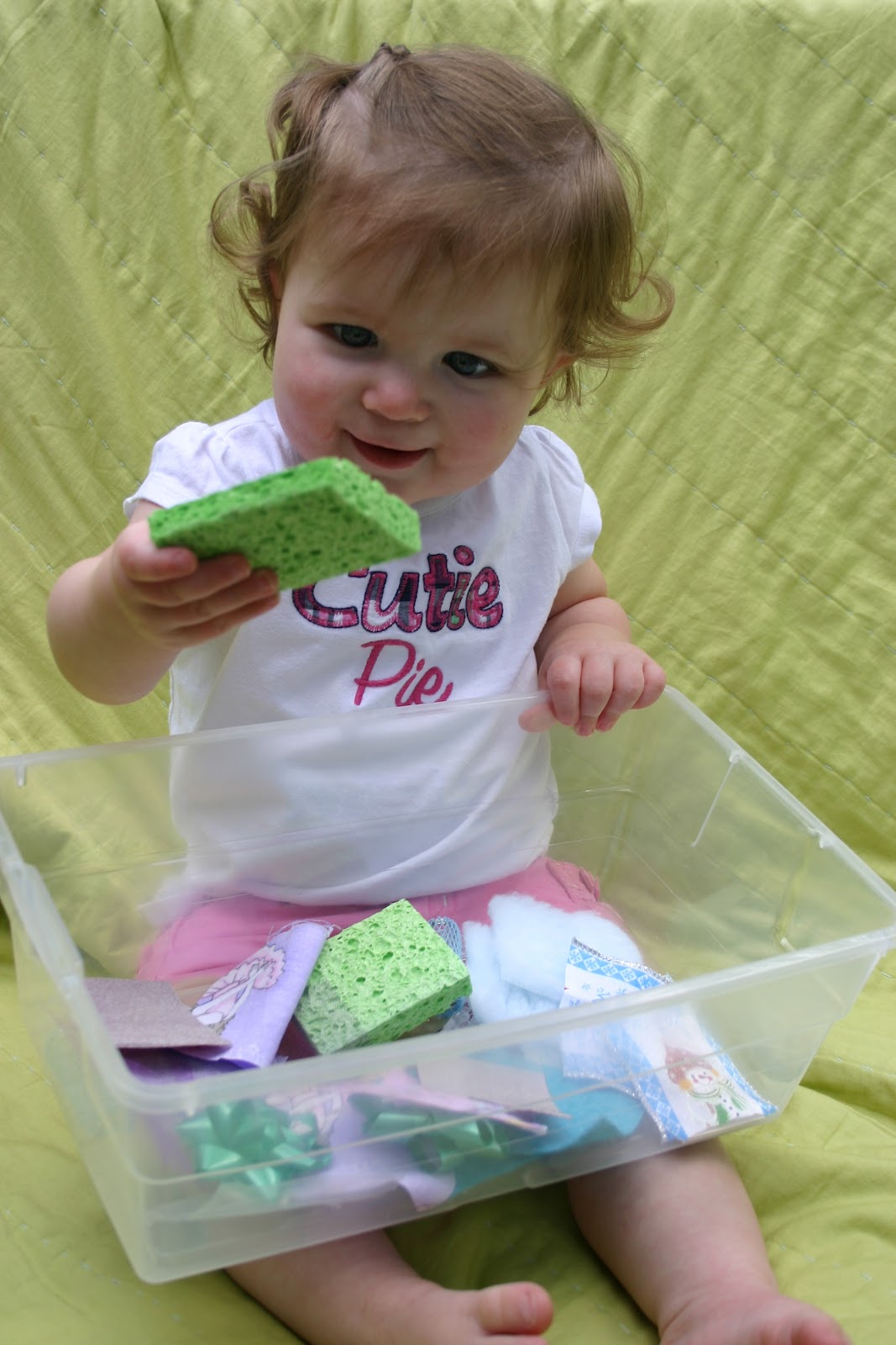 Puddle Wonderful Learning: Toddler Activities: Texture Box