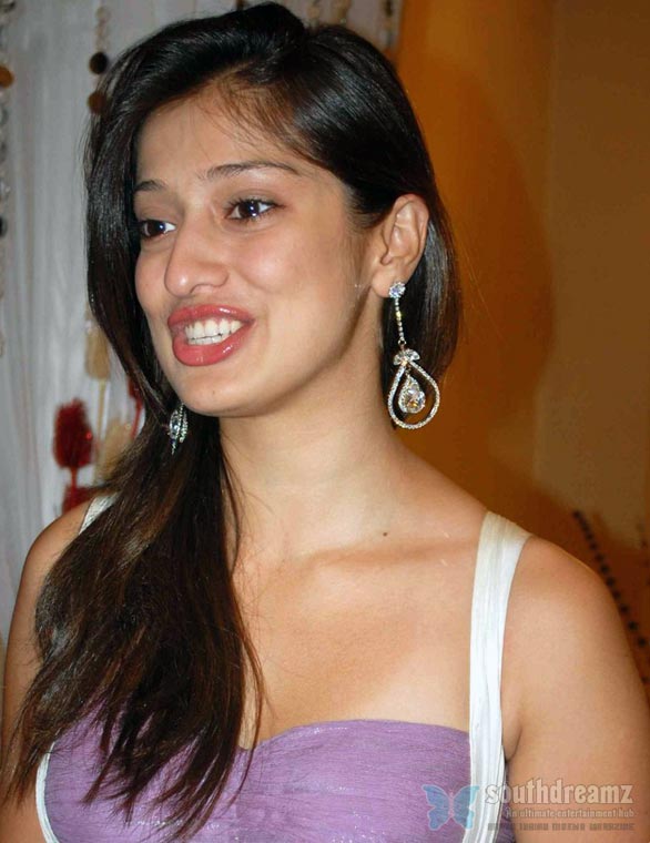 INDIAN ACTRESS HOT IMAGES: Laxmi rai hot