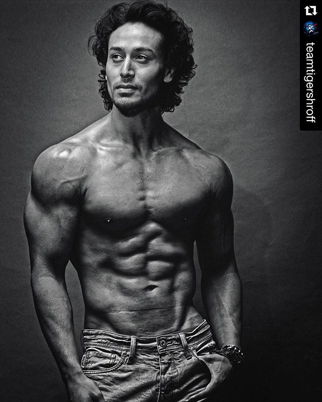 Shirtless Bollywood Men: Tiger Shroff