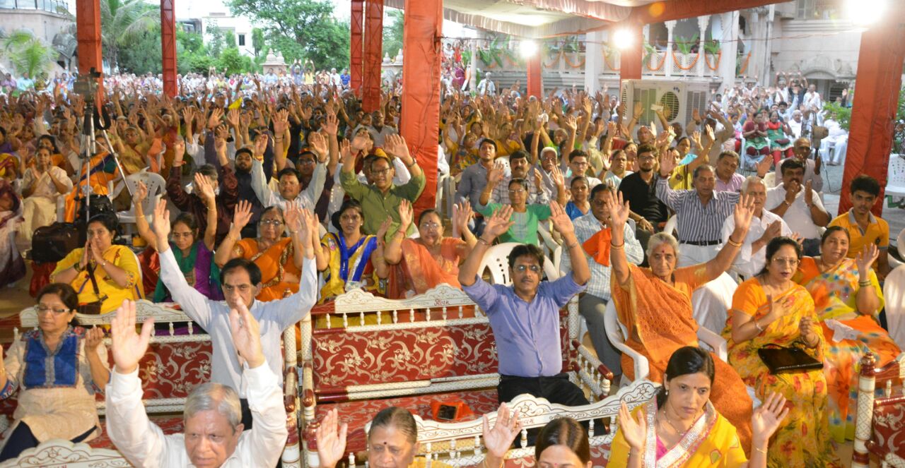 VYO: Video and Pictures of Historical Akhand Ashtakshar Jaap For Six Hours!