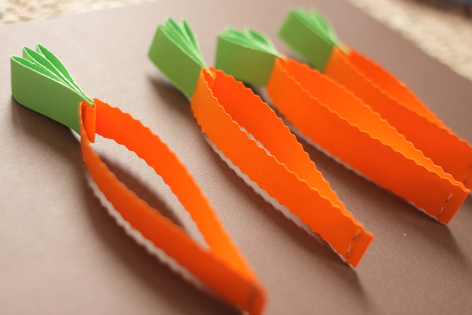 Easy DIY Easter Paper Carrot Garland